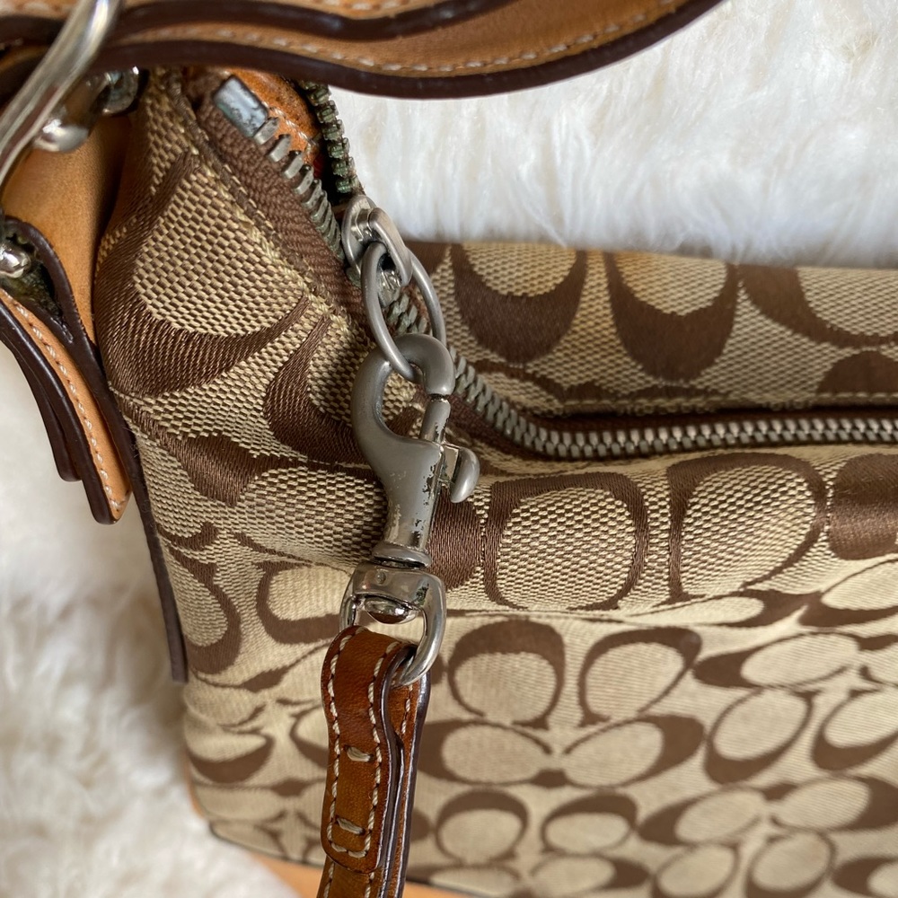 Coach Signature Leather And Canvas Shoulder Bag - Gem